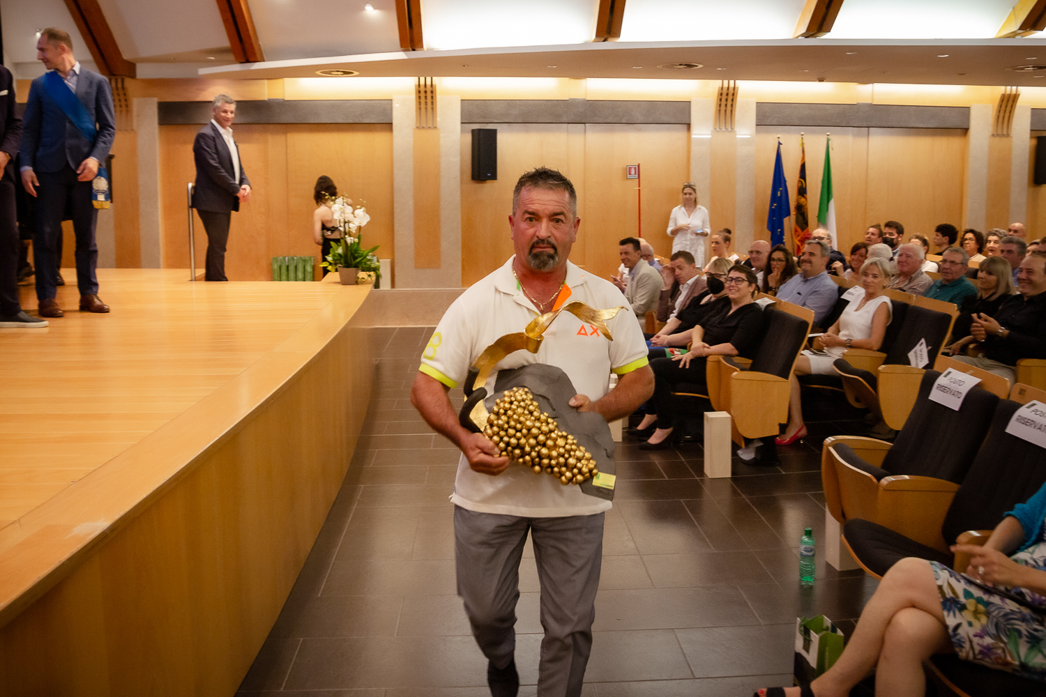 The Gran Fascetta d'Oro 2022 Award goes to the Rive del Bacio winery in ...